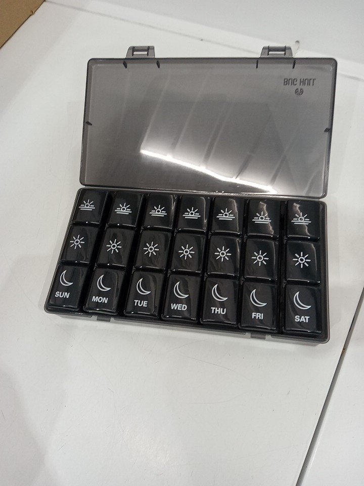 BUG HULL DAILY WEEKLY PILL ORGANIZER… | King of the North Auction