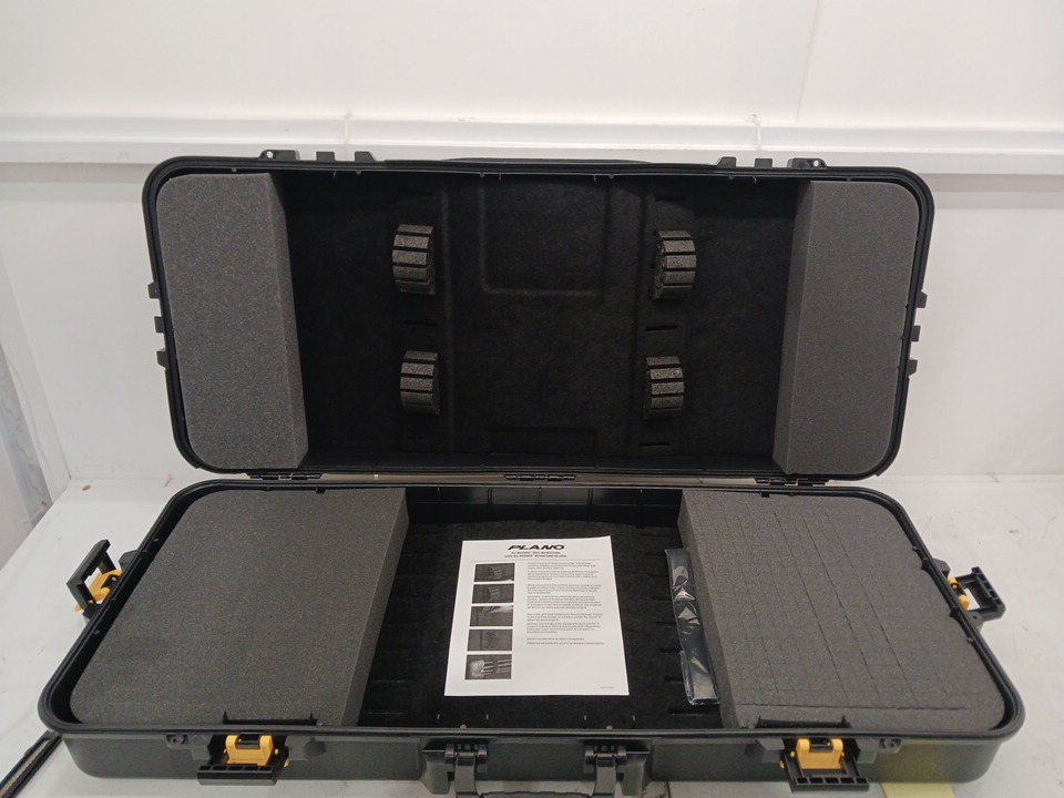 PLANO ALL WEATHER - AW2 COMPOUND BOW… | King of the North Auction